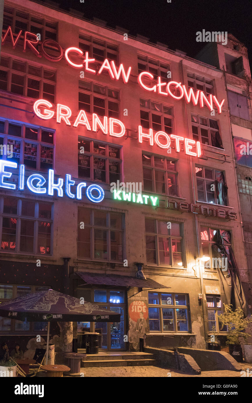 Neon reklame hi-res stock photography and images - Alamy