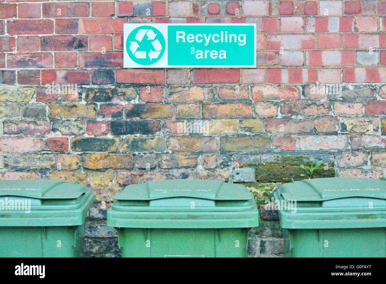 trash can dustbin wall recycle Stock Photo - Alamy