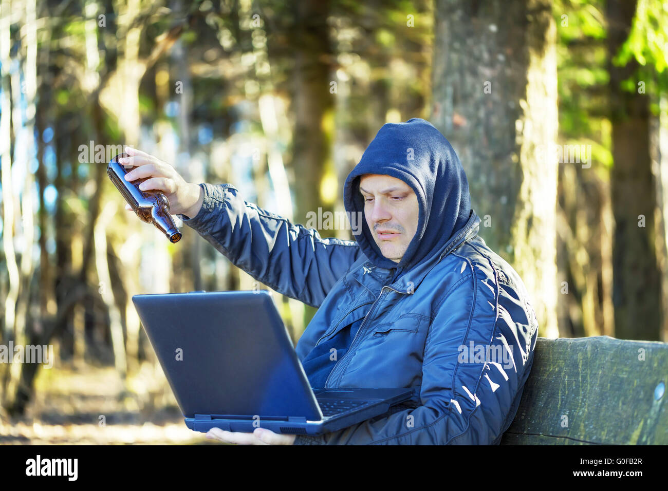 Alcohol drink park bench hi-res stock photography and images - Alamy