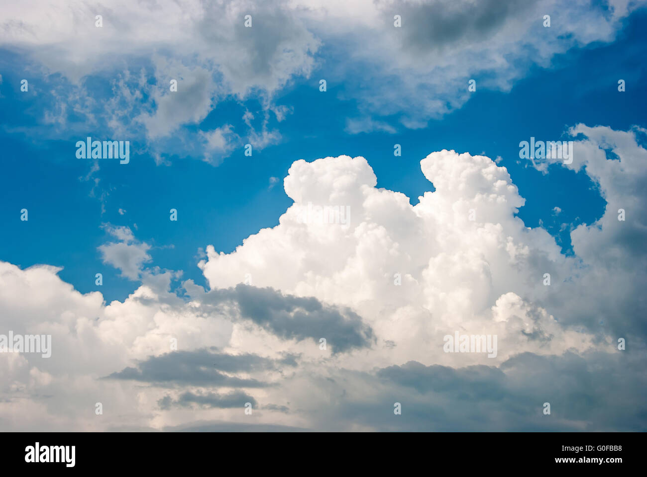 Various cloud formations hi-res stock photography and images - Alamy