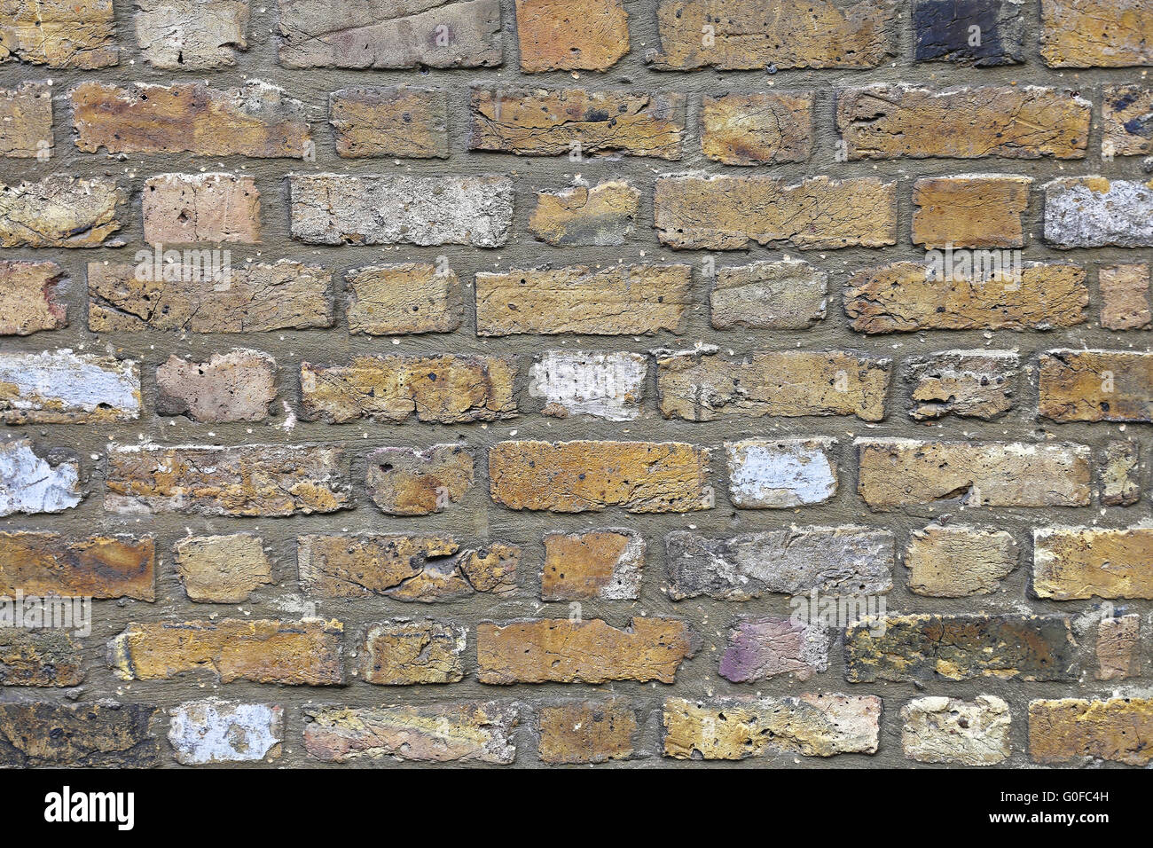 Yellow brick exterior hi-res stock photography and images - Alamy