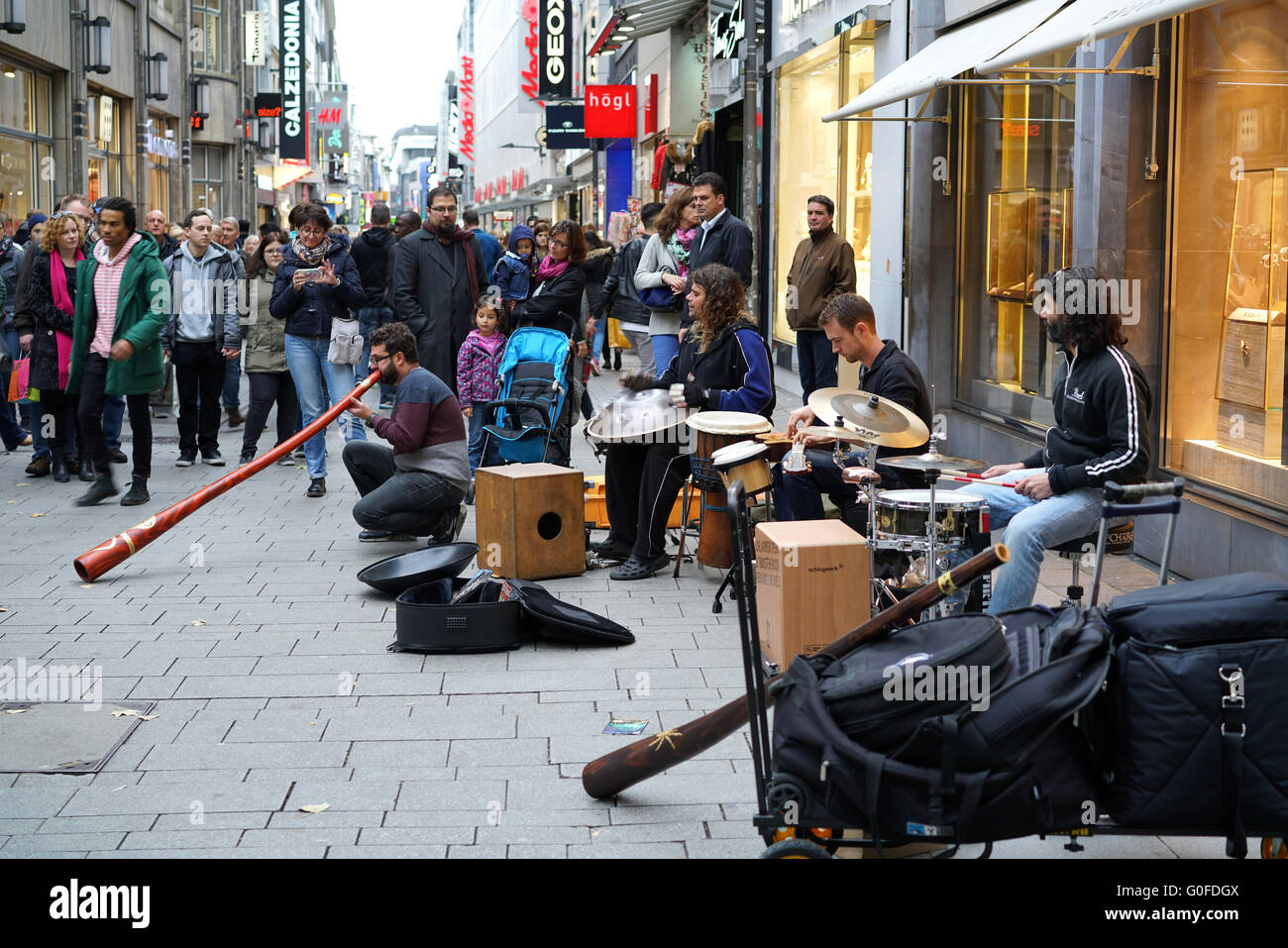 street musicians in a shopping street in the center of Cologne Stock ...