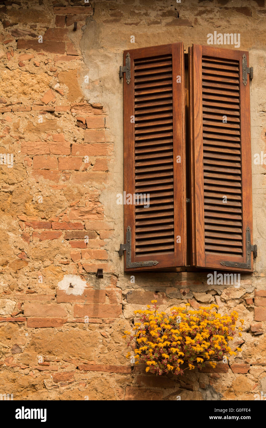 Shutters stores hi-res stock photography and images - Alamy