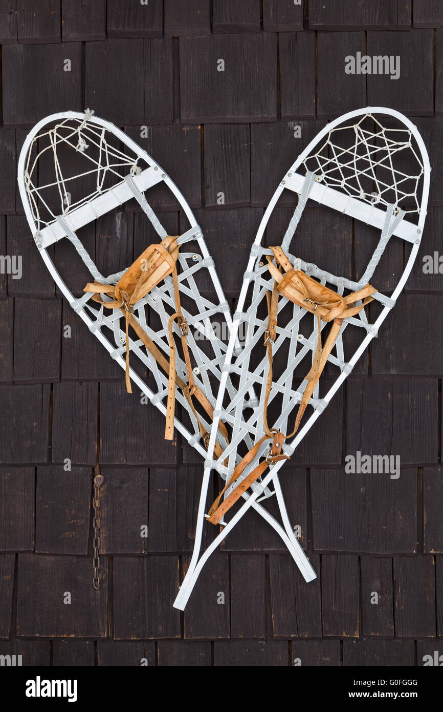 Old snowshoes hi-res stock photography and images - Alamy