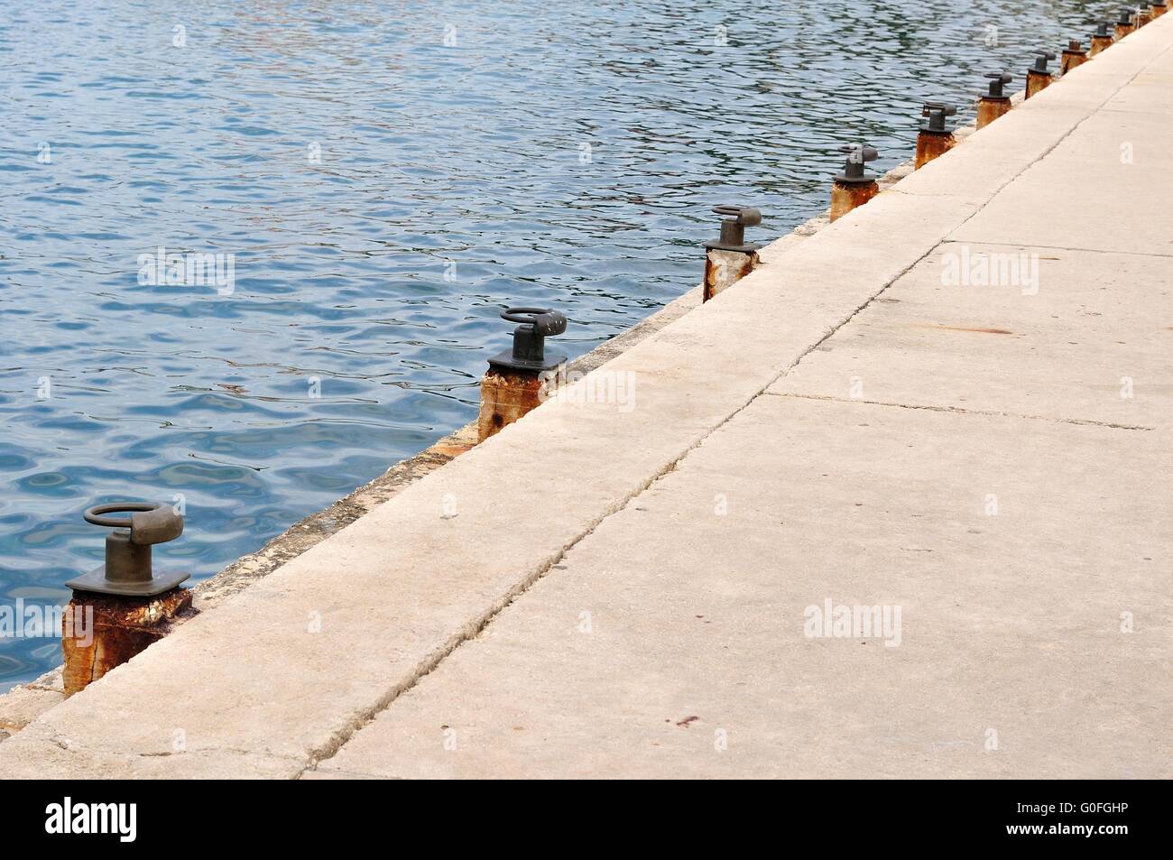 Mooring bollards hi-res stock photography and images - Alamy