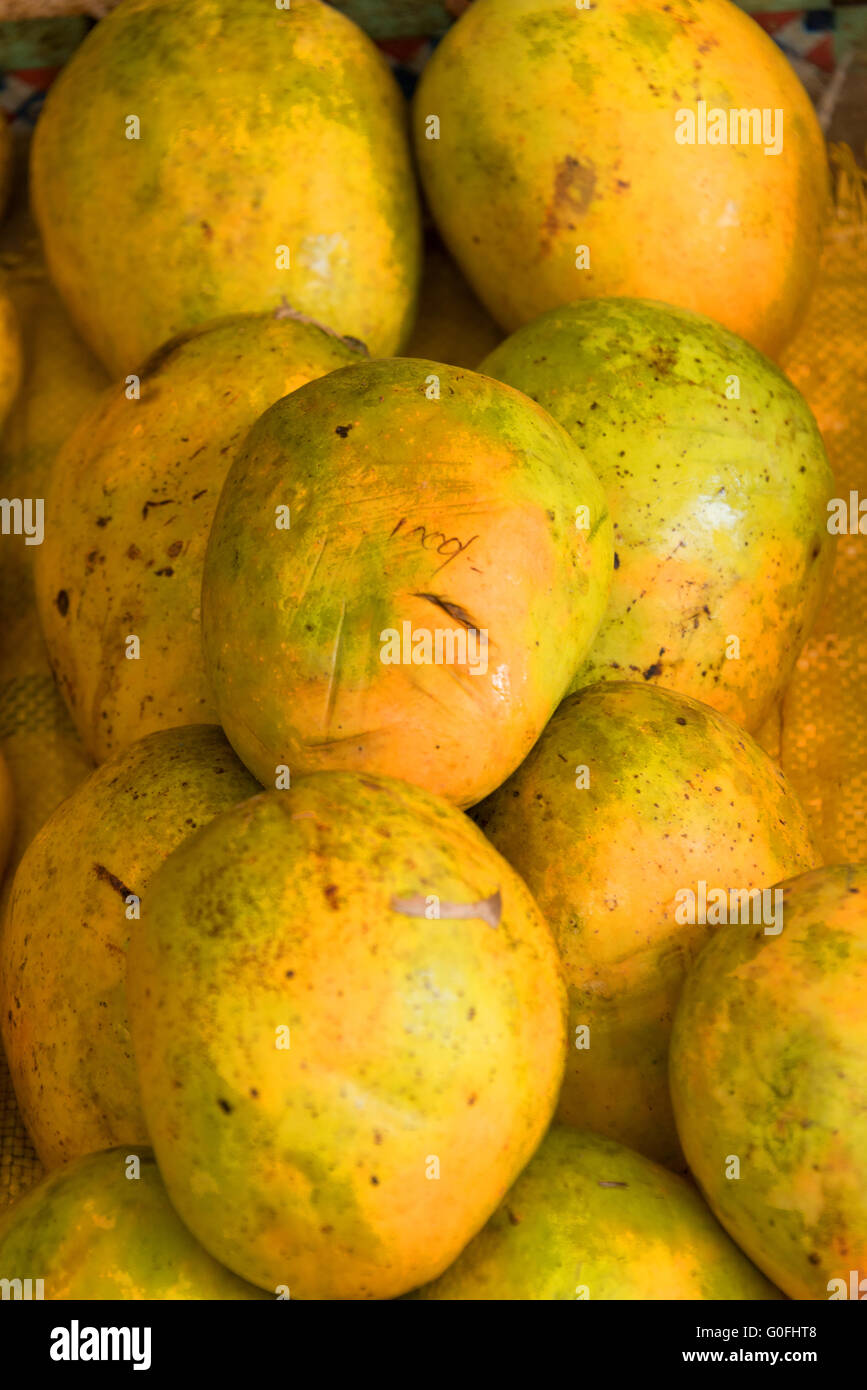 Fruit mangos shopping hi-res stock photography and images - Alamy
