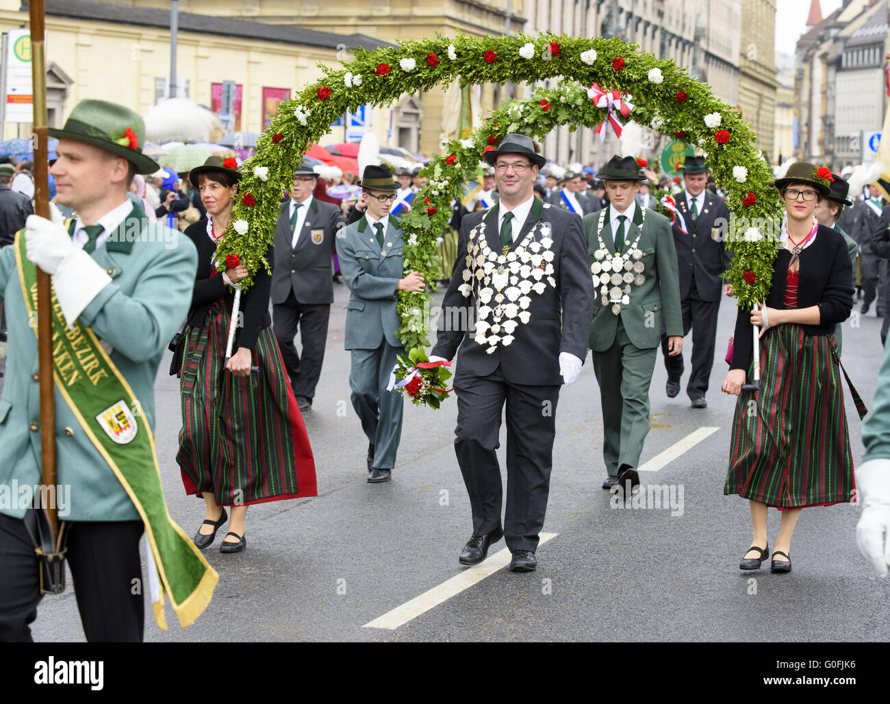 Oktoberfest traditional clothes hi-res stock photography and images - Alamy