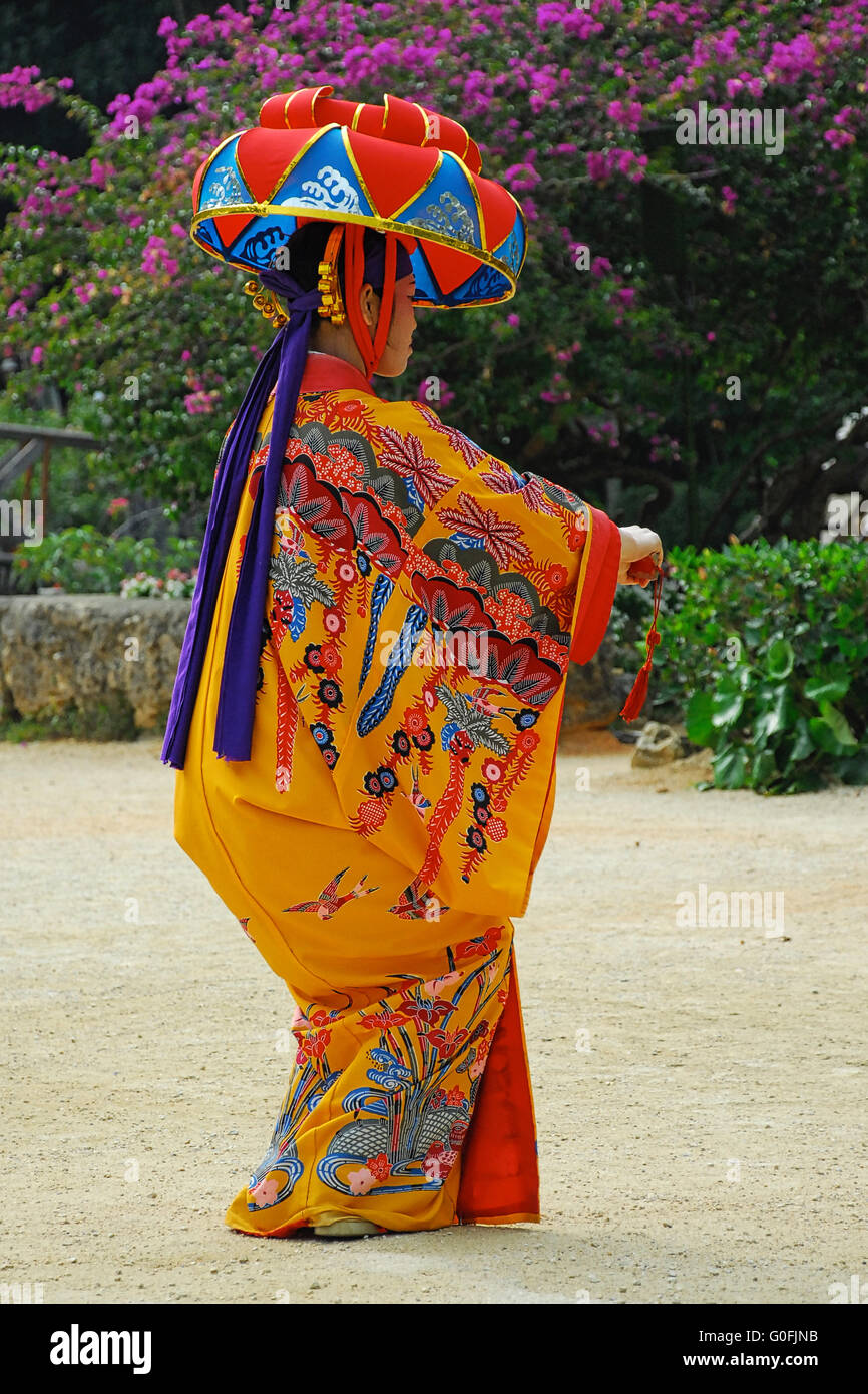 Japanese traditional dancer woman hi-res stock photography and images ...