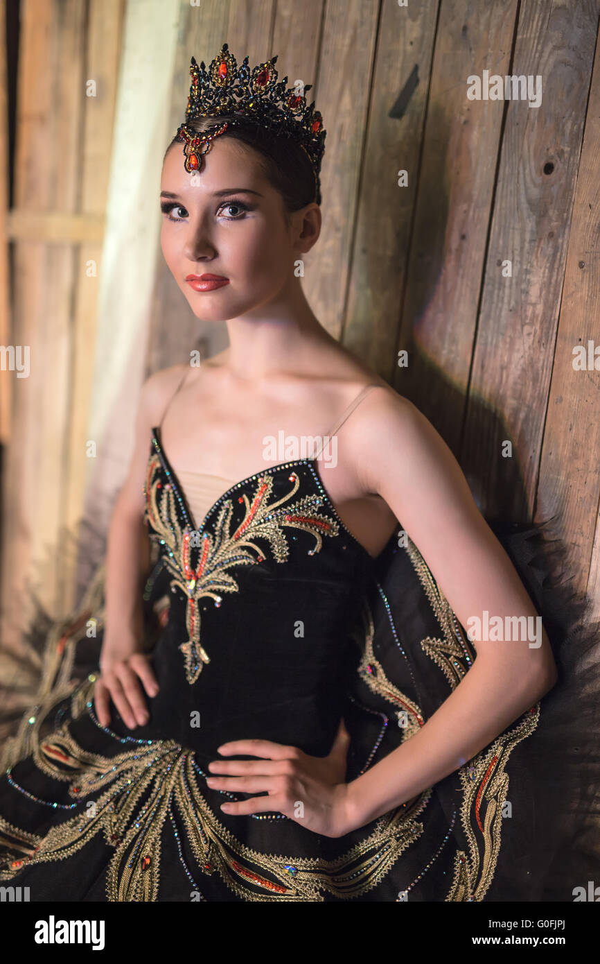 Ballet dancers backstage hi-res stock photography and images - Alamy