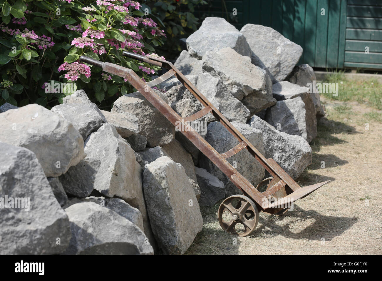 Hand truck cart hi-res stock photography and images - Alamy