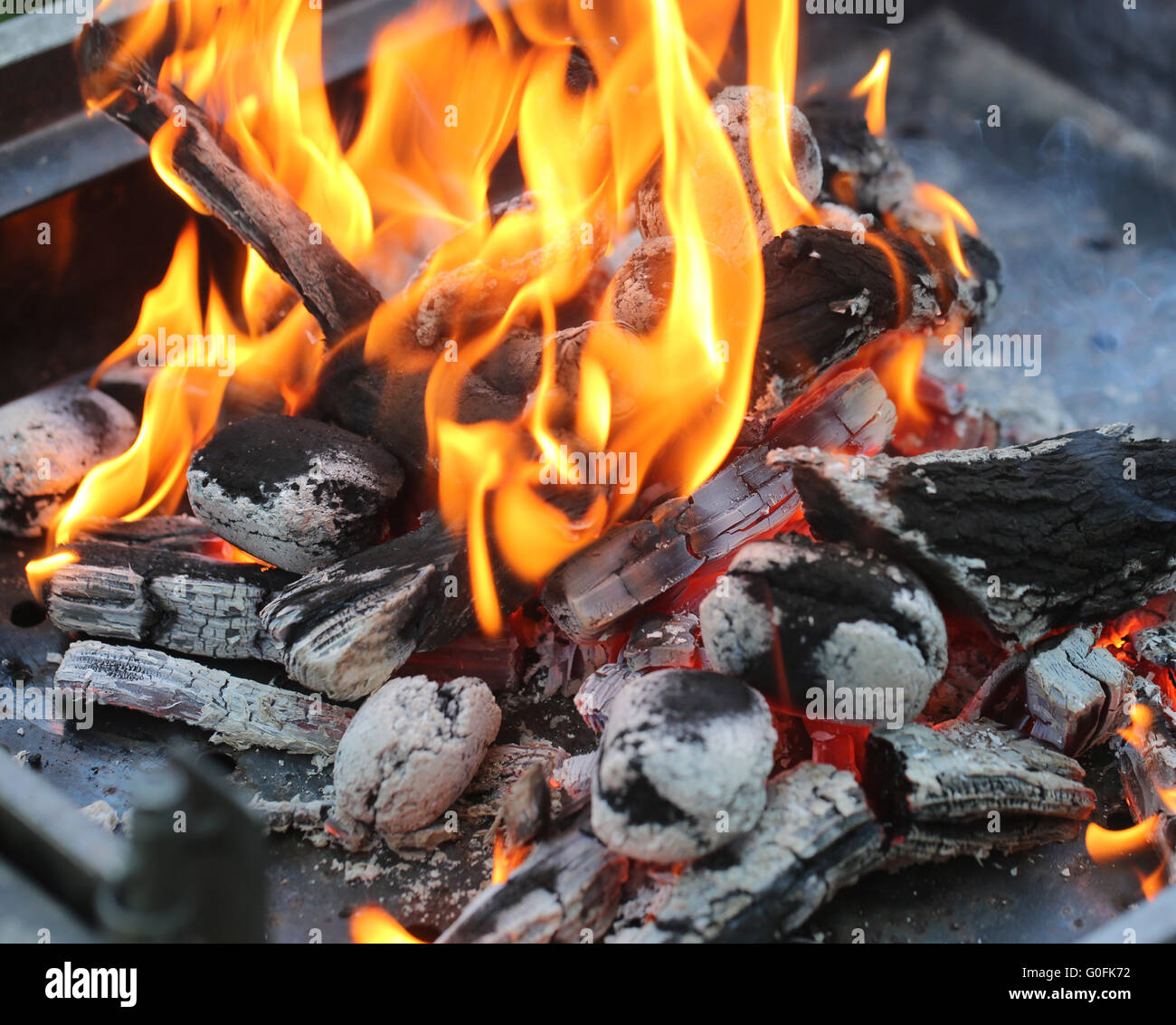 Grillfeuer hi-res stock photography and images - Alamy
