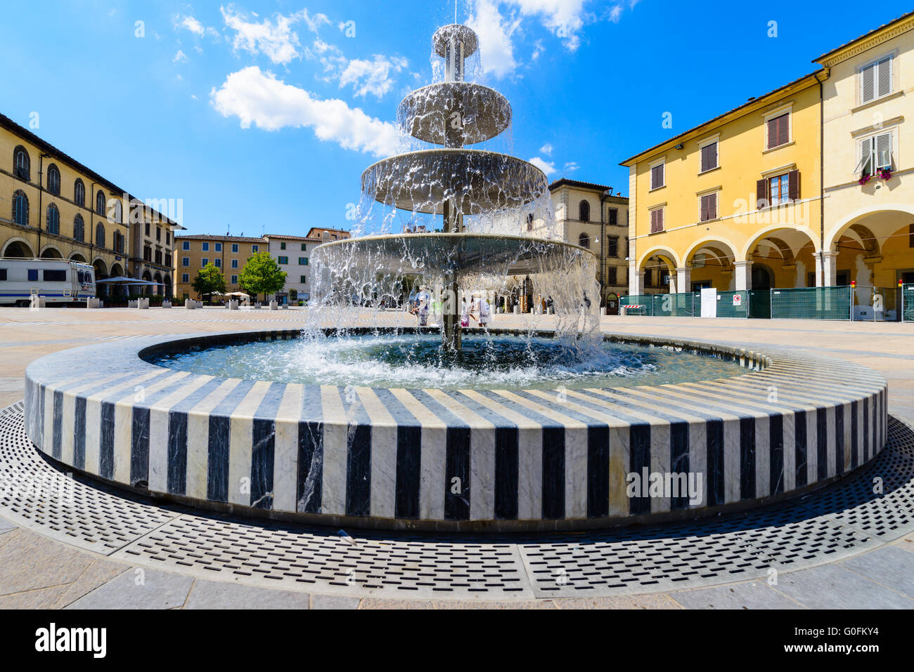 Tiered stone fountain hi-res stock photography and images - Alamy