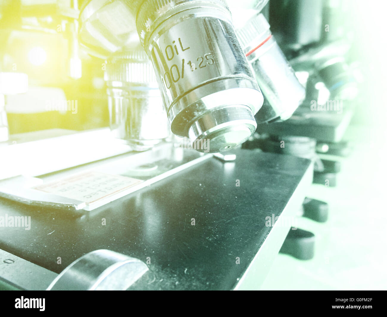 Black microscopes hi-res stock photography and images - Alamy