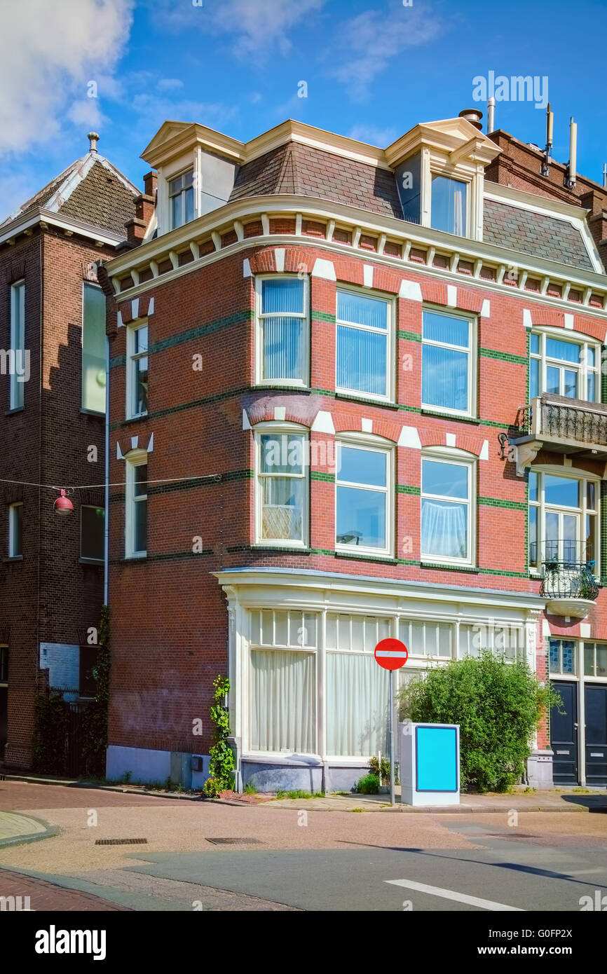 Residence corner hi-res stock photography and images - Alamy