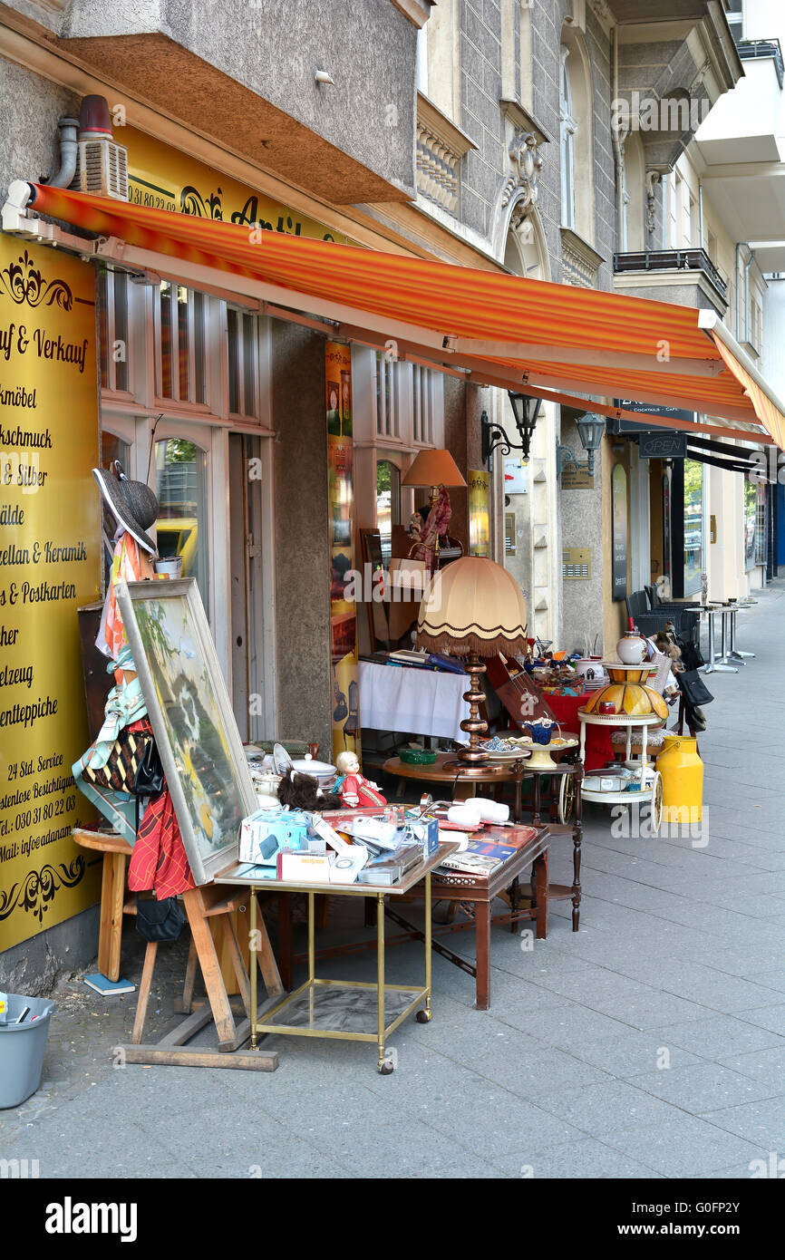 Secondhand articles hi-res stock photography and images - Alamy