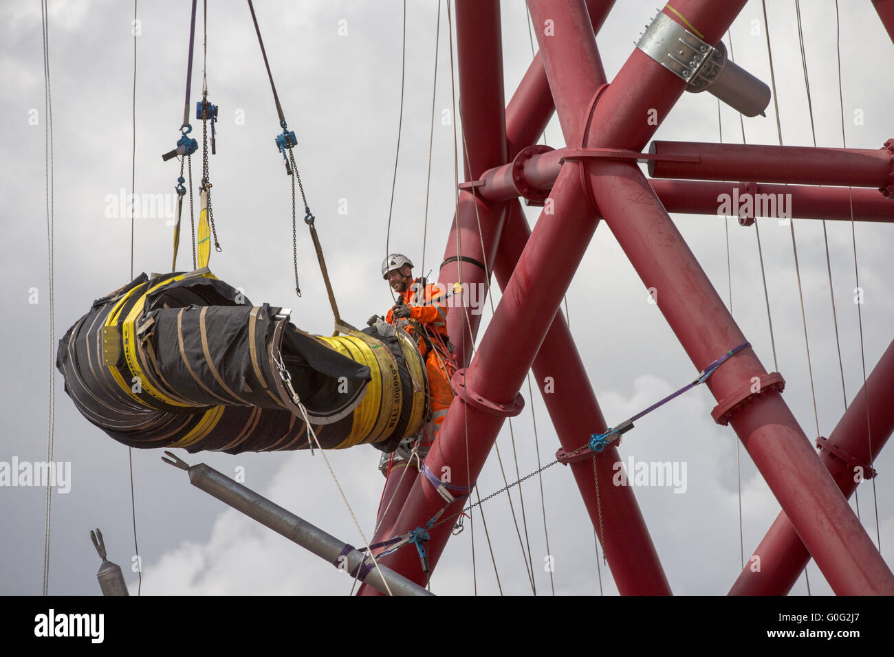 Abseiling orbit tower hi-res stock photography and images - Alamy