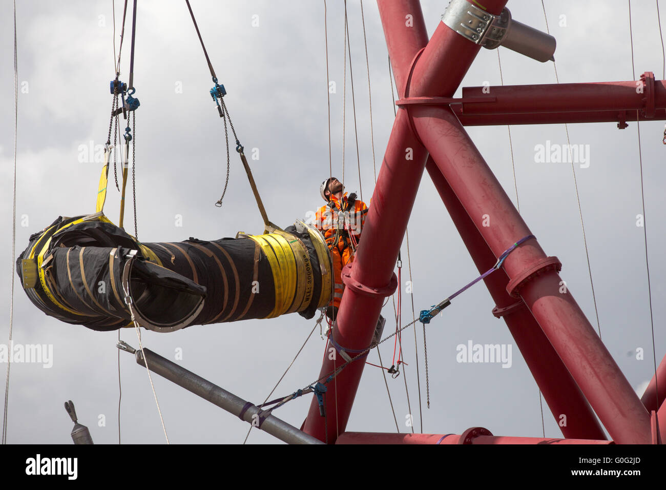 Abseiling orbit tower hi-res stock photography and images - Alamy