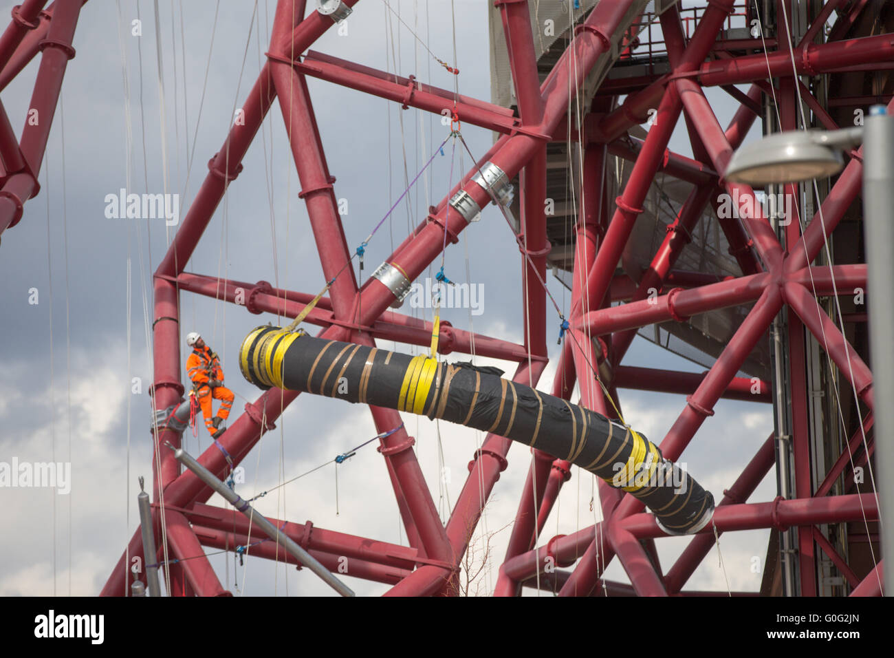 Worlds longest tunnel slide on the ArcelorMittal Orbit tower being ...