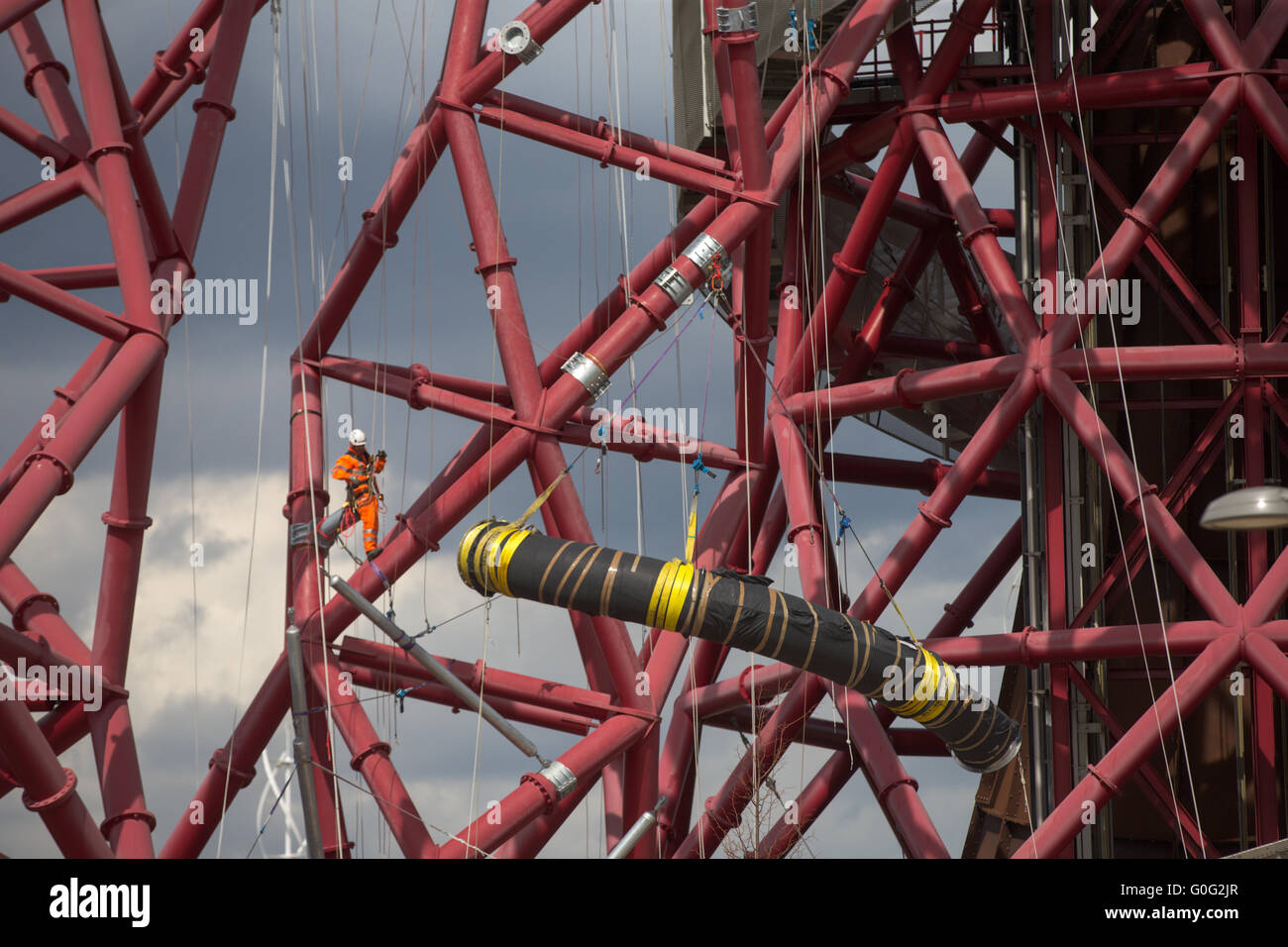 Worlds longest tunnel slide on the ArcelorMittal Orbit tower being ...