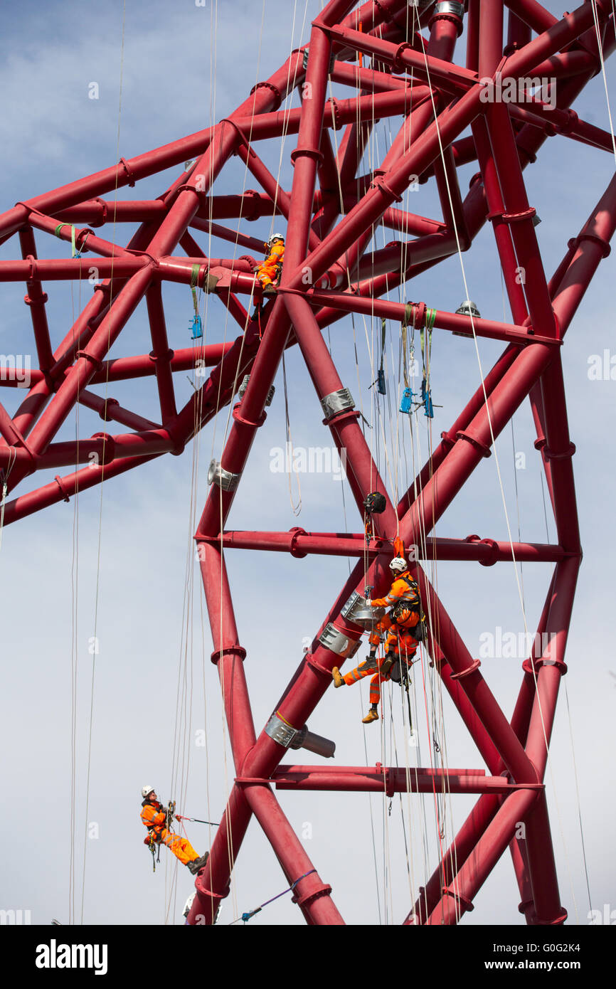 Worlds longest tunnel slide on the ArcelorMittal Orbit tower being ...