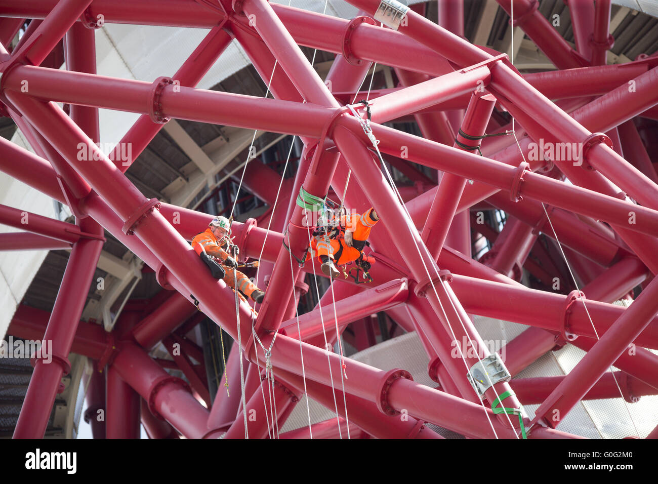 Worlds longest tunnel slide on the ArcelorMittal Orbit tower being ...