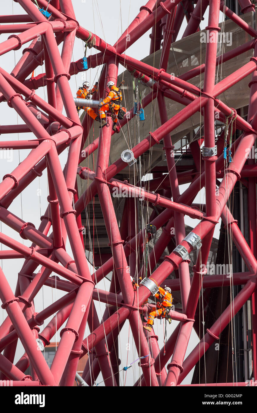 Worlds longest tunnel slide on the ArcelorMittal Orbit tower being ...