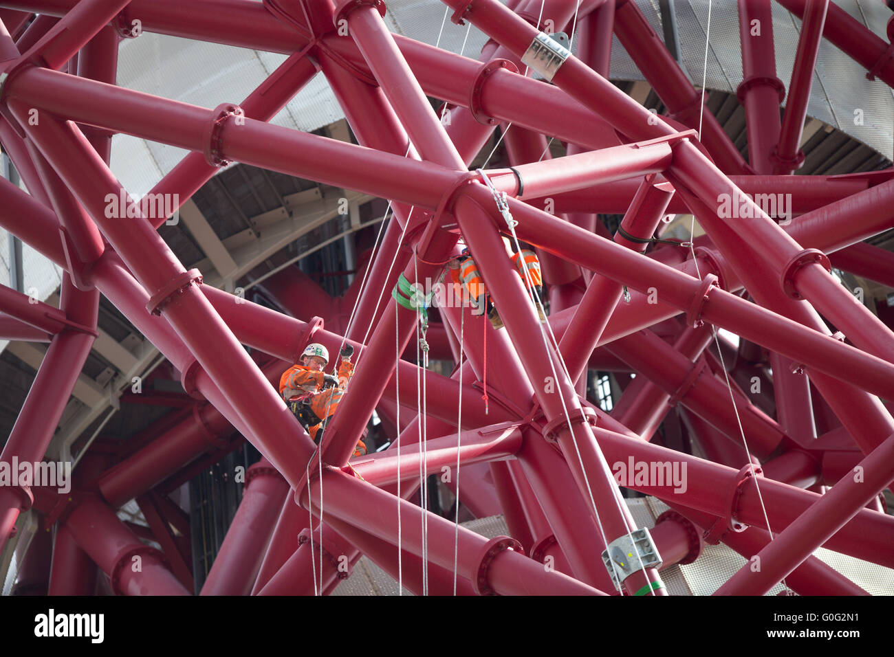 Worlds longest tunnel slide on the ArcelorMittal Orbit tower being ...