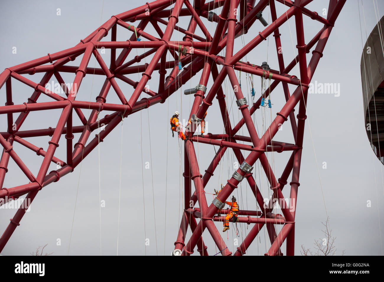 Worlds longest tunnel slide on the ArcelorMittal Orbit tower being ...