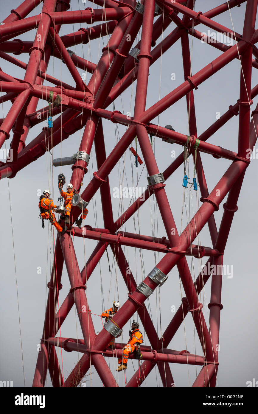 Worlds longest tunnel slide on the ArcelorMittal Orbit tower being ...