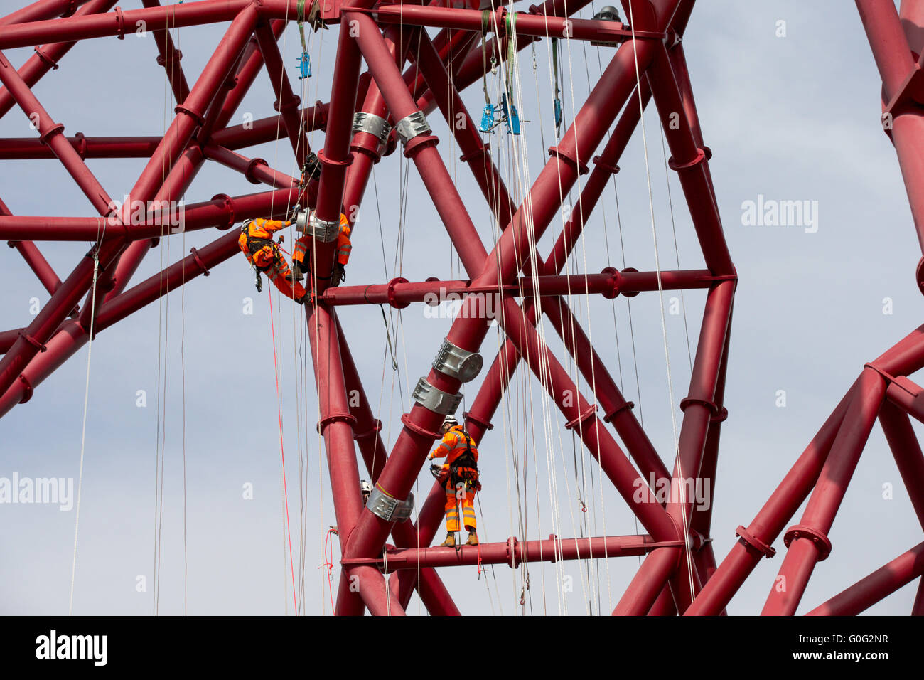Worlds longest tunnel slide on the ArcelorMittal Orbit tower being ...