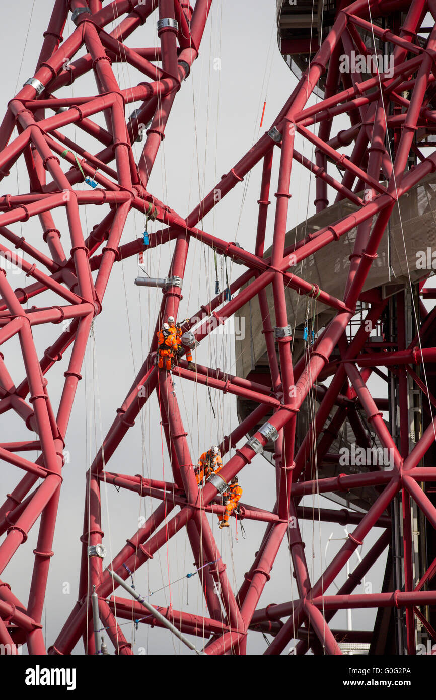 Worlds longest tunnel slide on the ArcelorMittal Orbit tower being ...