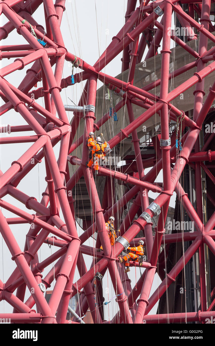 Worlds longest tunnel slide on the ArcelorMittal Orbit tower being ...