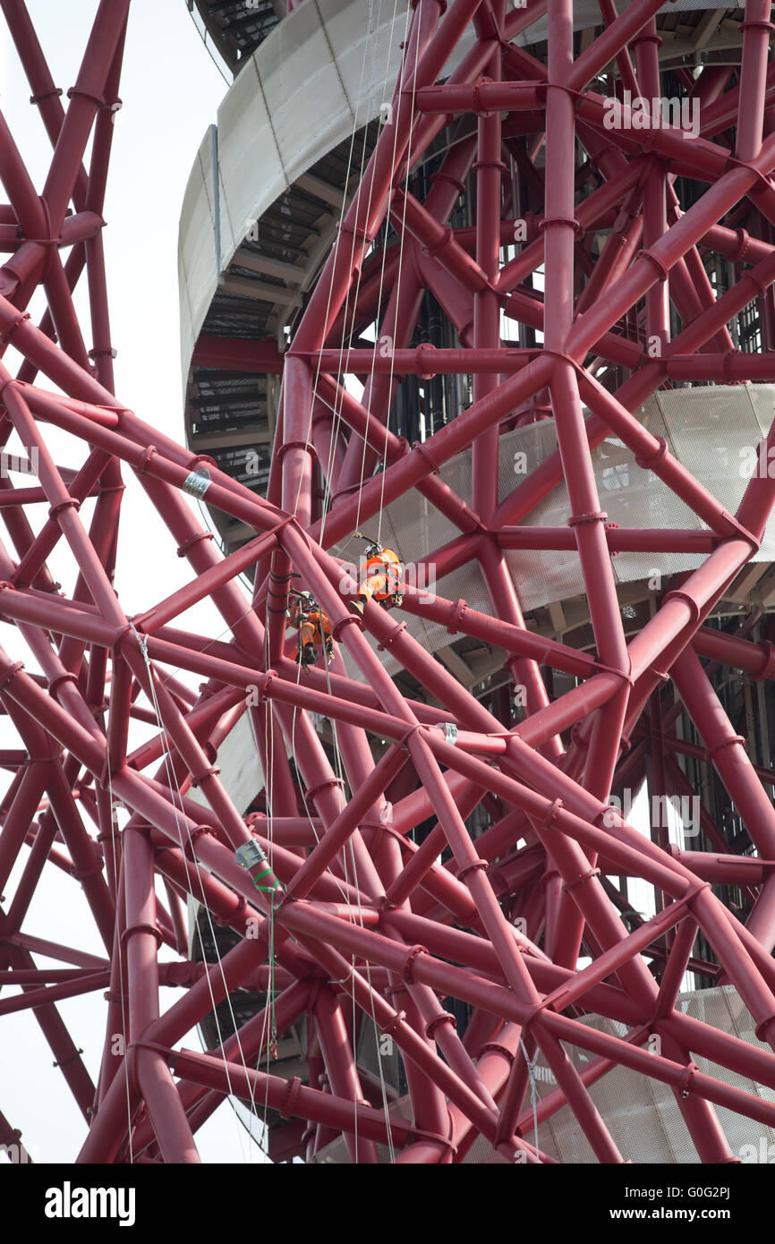 Worlds longest tunnel slide on the ArcelorMittal Orbit tower being ...