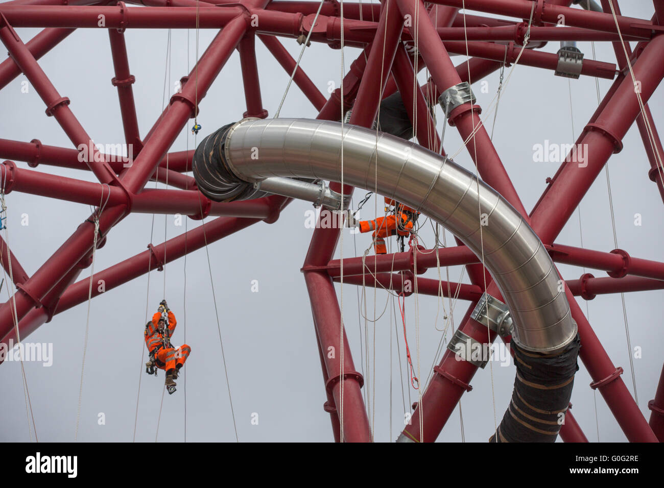 Worlds longest tunnel slide on the ArcelorMittal Orbit tower being ...