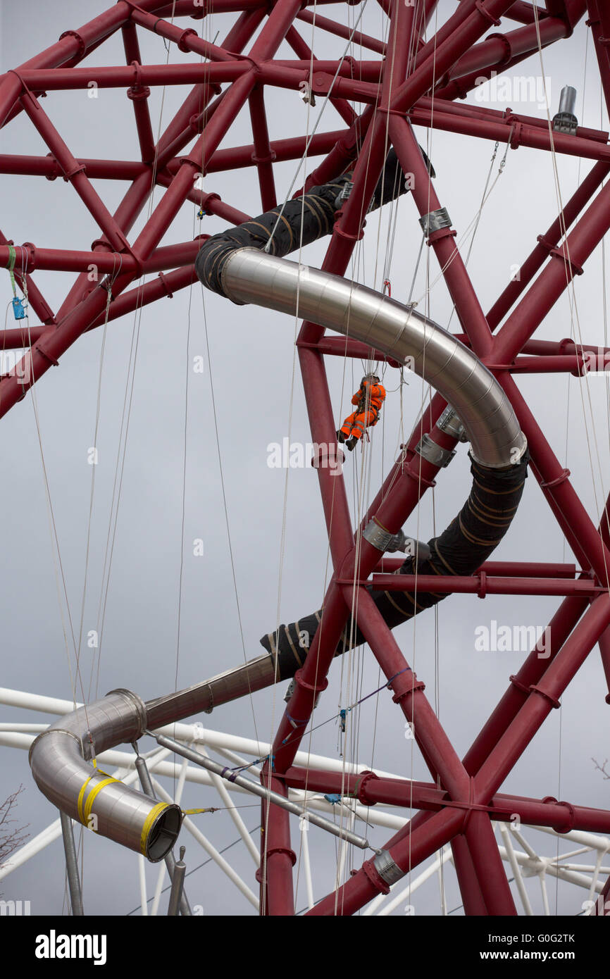 Abseiling orbit tower hi-res stock photography and images - Alamy