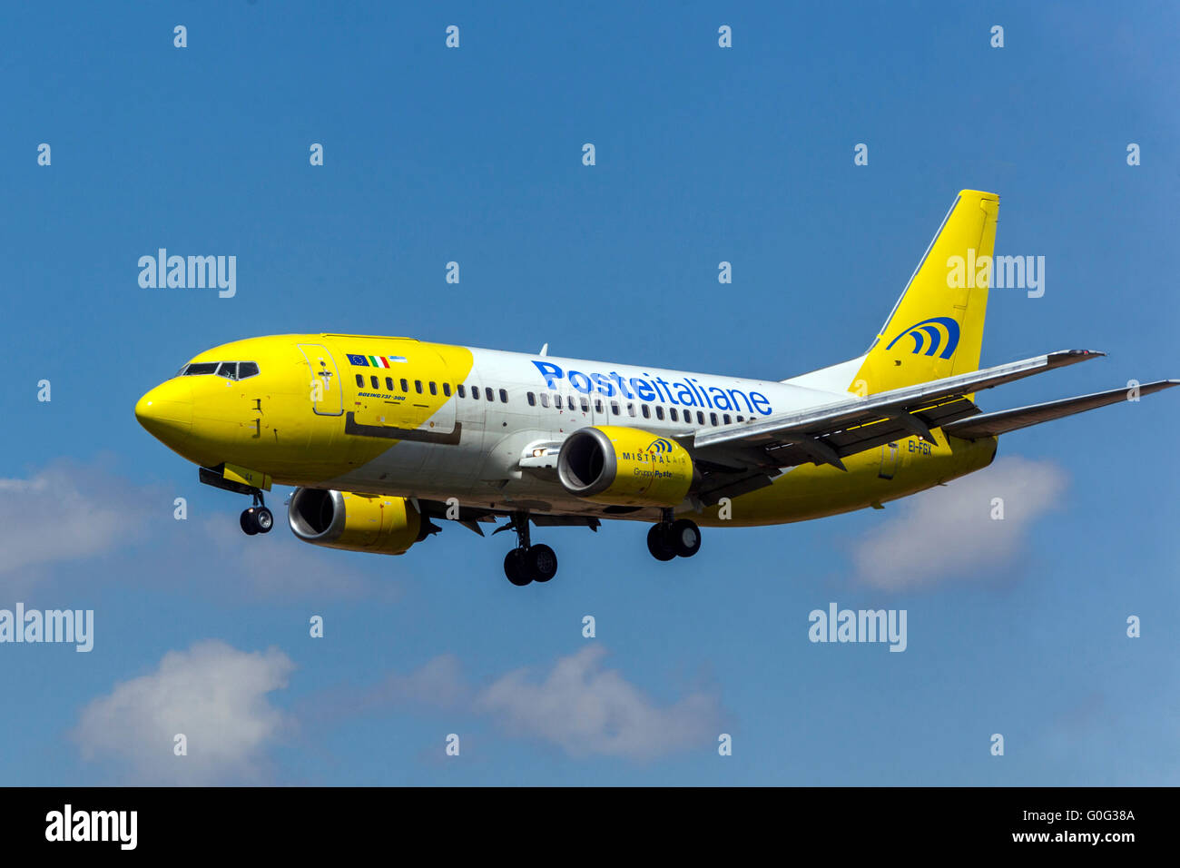 Side view 737 hi-res stock photography and images - Alamy