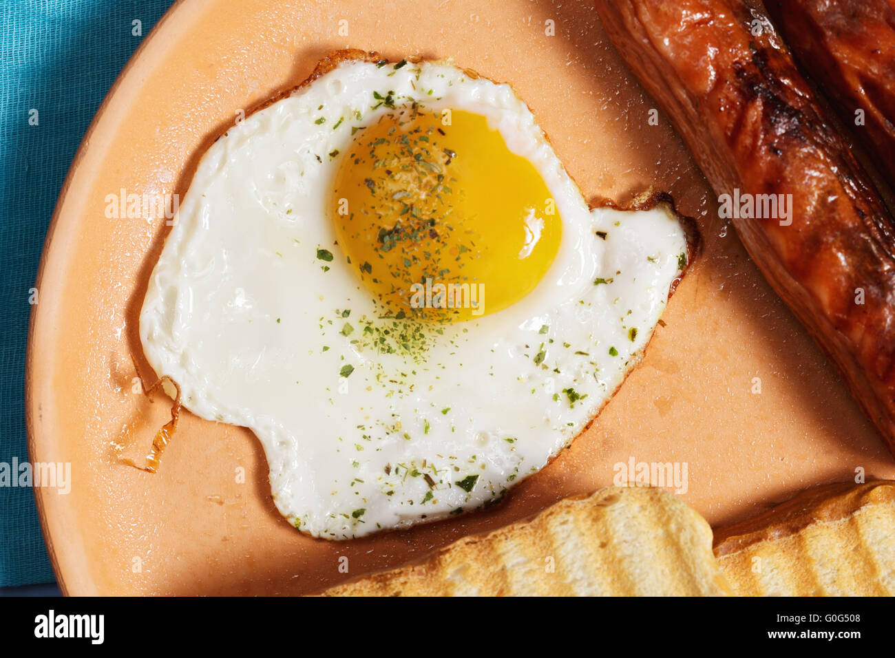 Sunny side up egg closeup Stock Photo - Alamy
