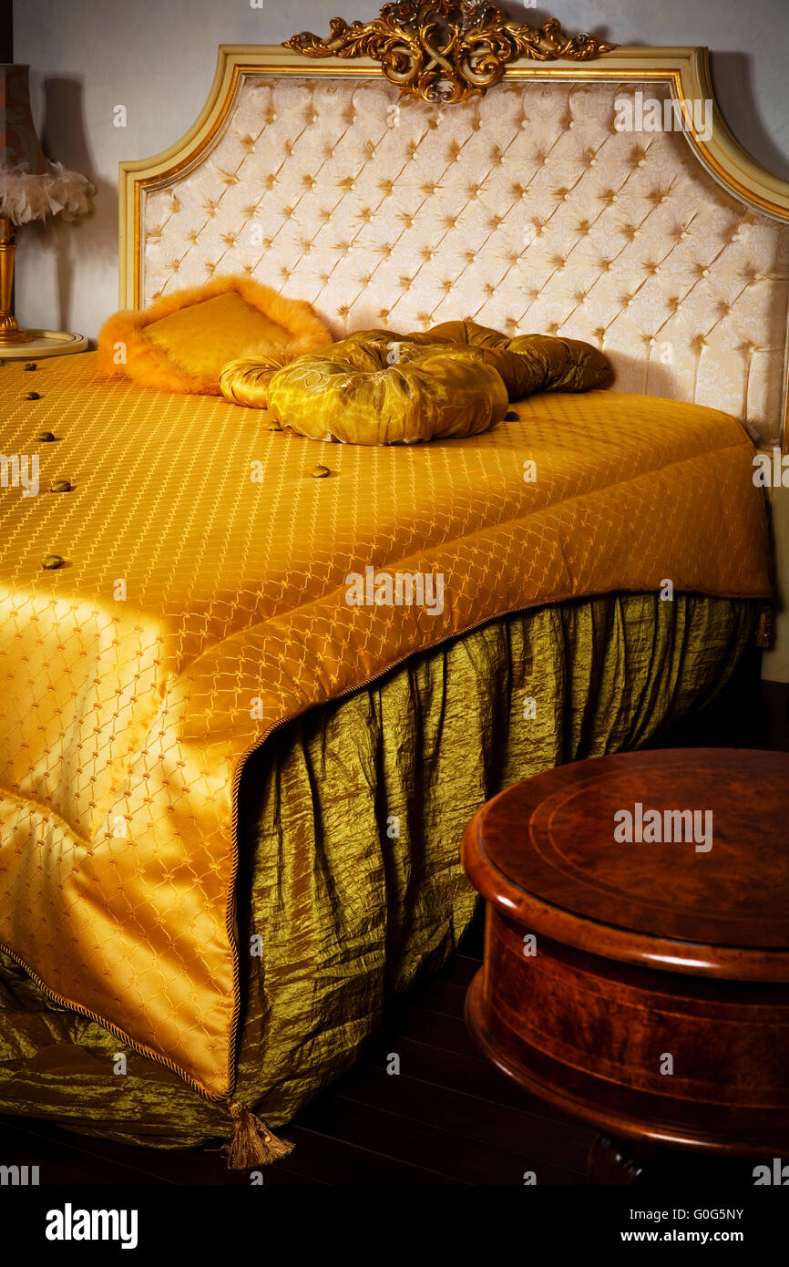 Stylish double bed in a modern bedroom Stock Photo - Alamy