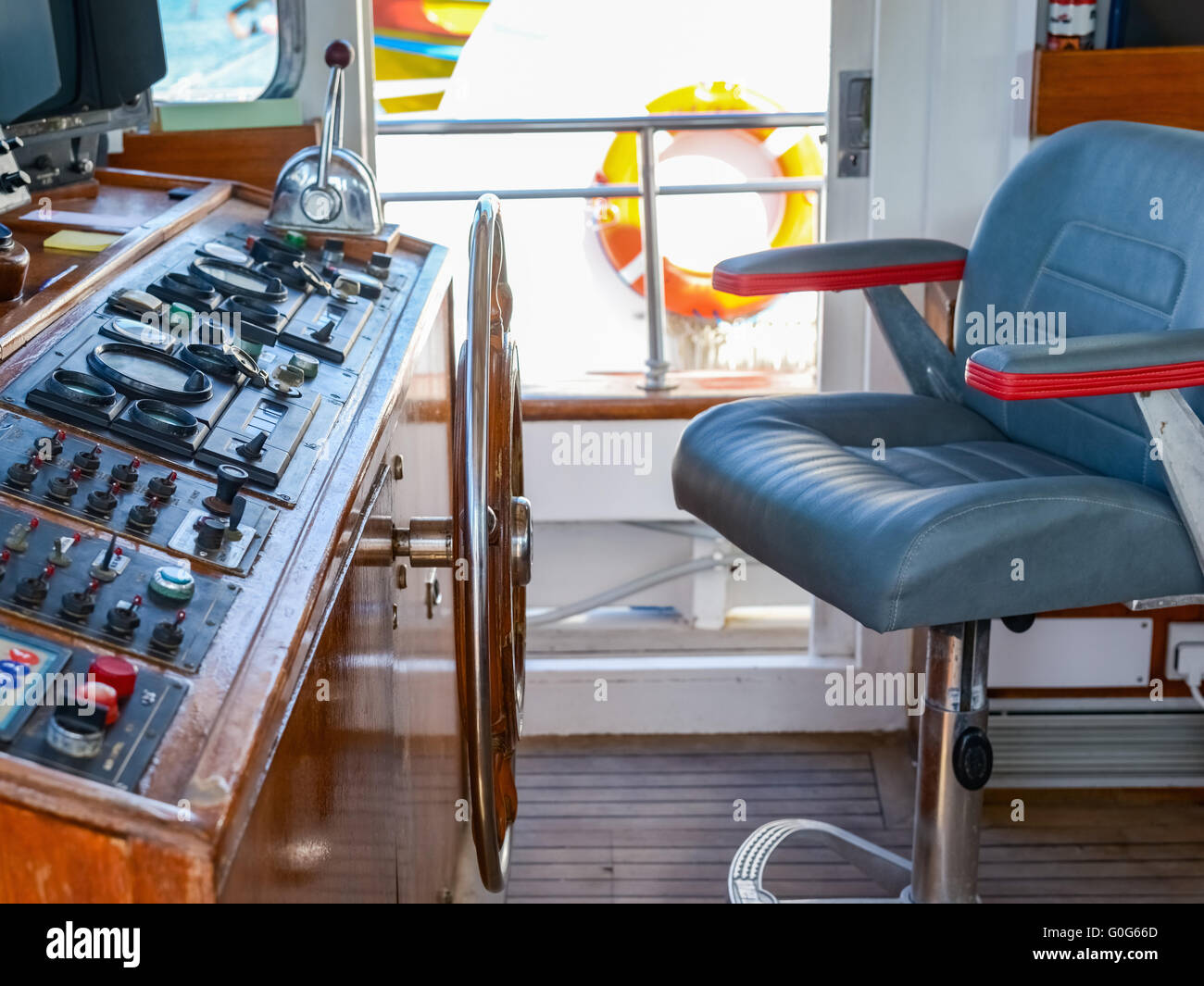 Ship bridge helm hi-res stock photography and images - Alamy