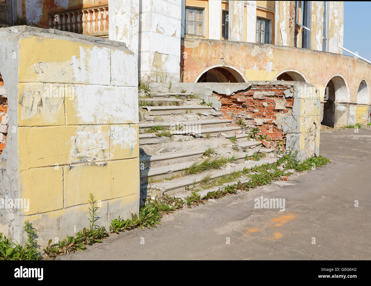 Broken stairs hi-res stock photography and images - Alamy
