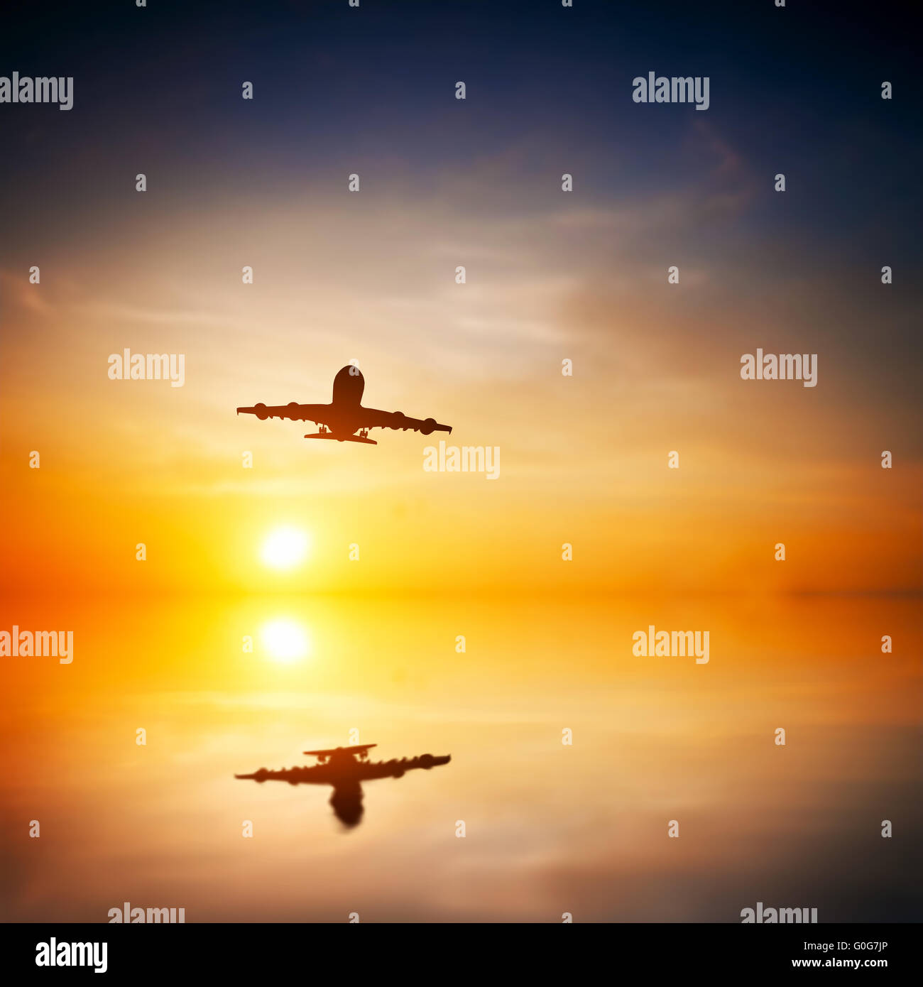 Airplane taking off into sunset hi-res stock photography and images - Alamy
