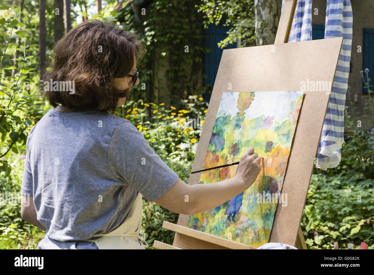 Woman paint canvas hi-res stock photography and images - Alamy