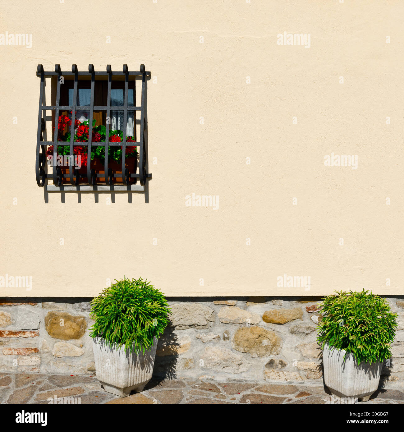 Old wall italian lifestyle hi-res stock photography and images - Alamy