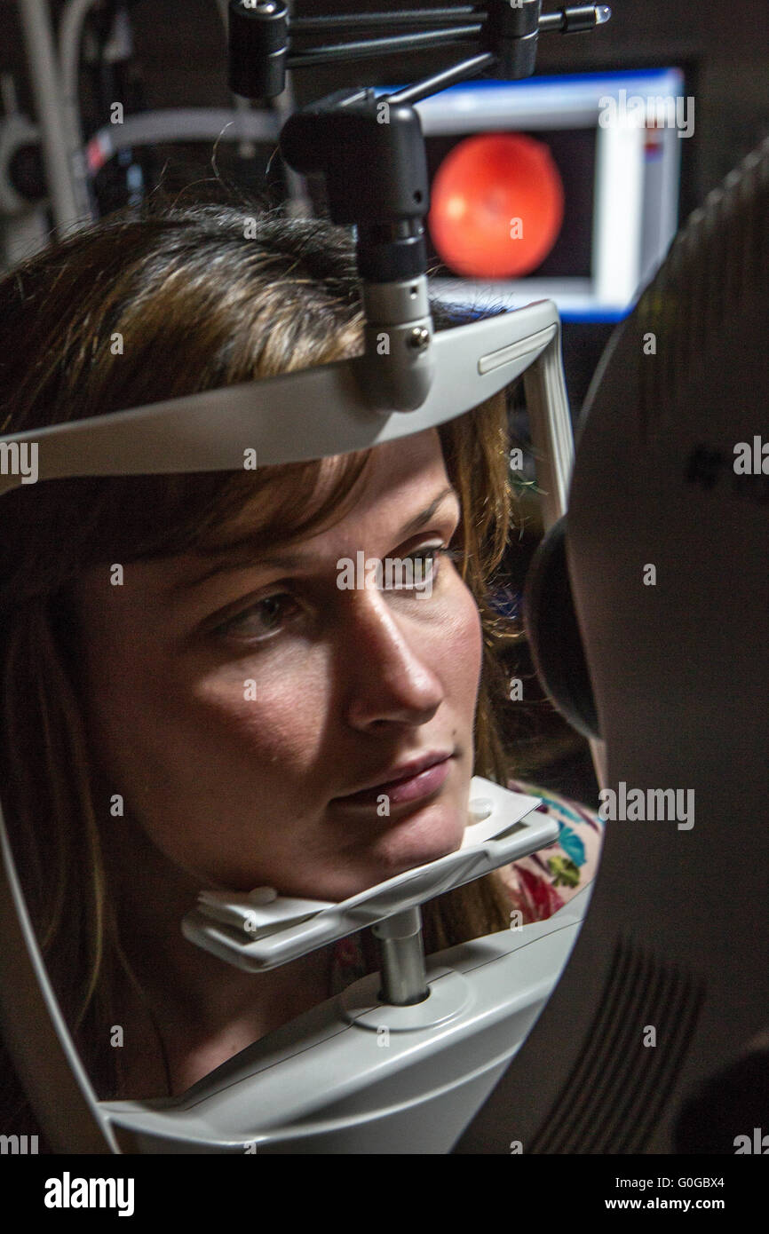 Optician examining womans vision Stock Photo - Alamy