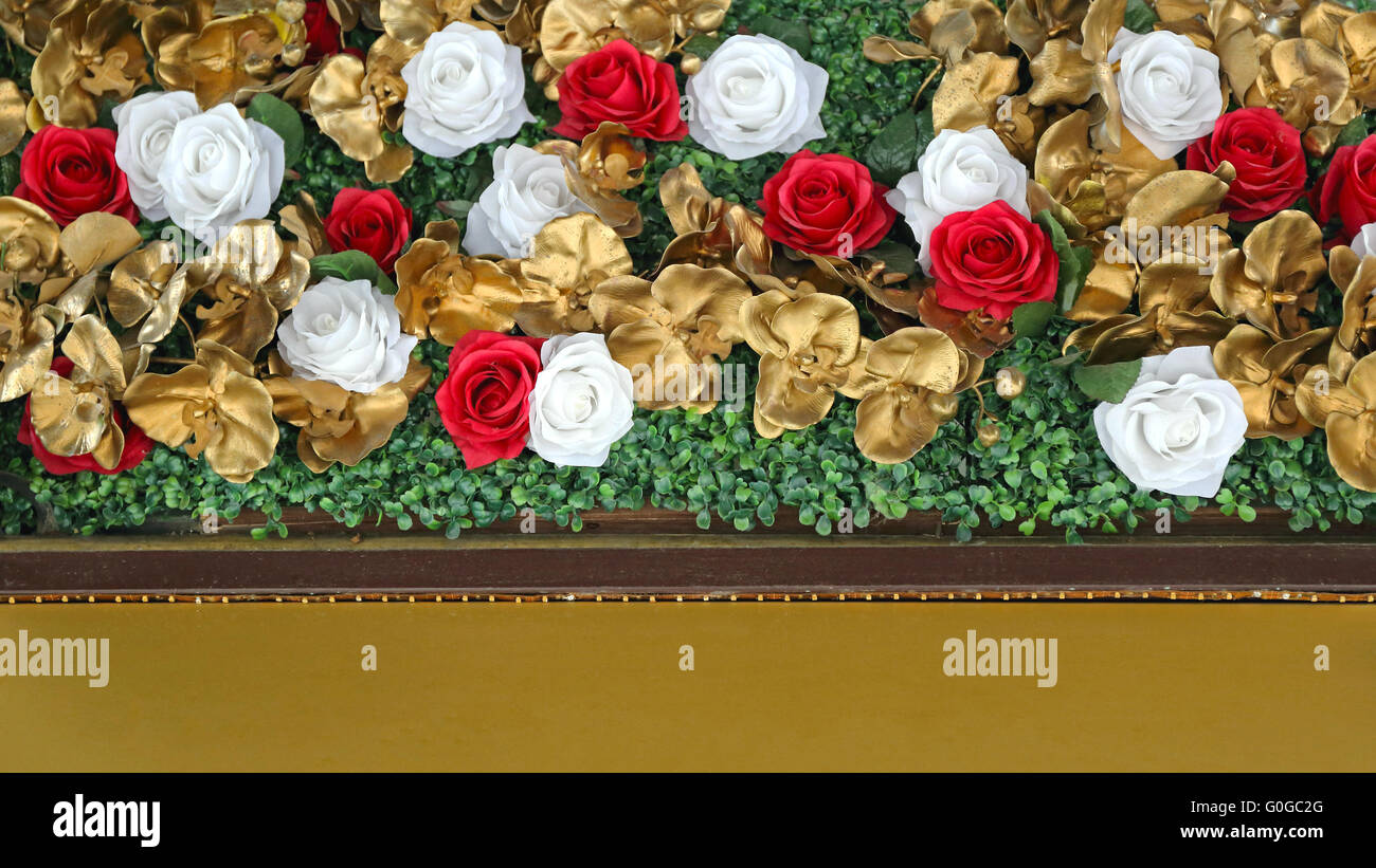 Rose gold foliage hi-res stock photography and images - Alamy