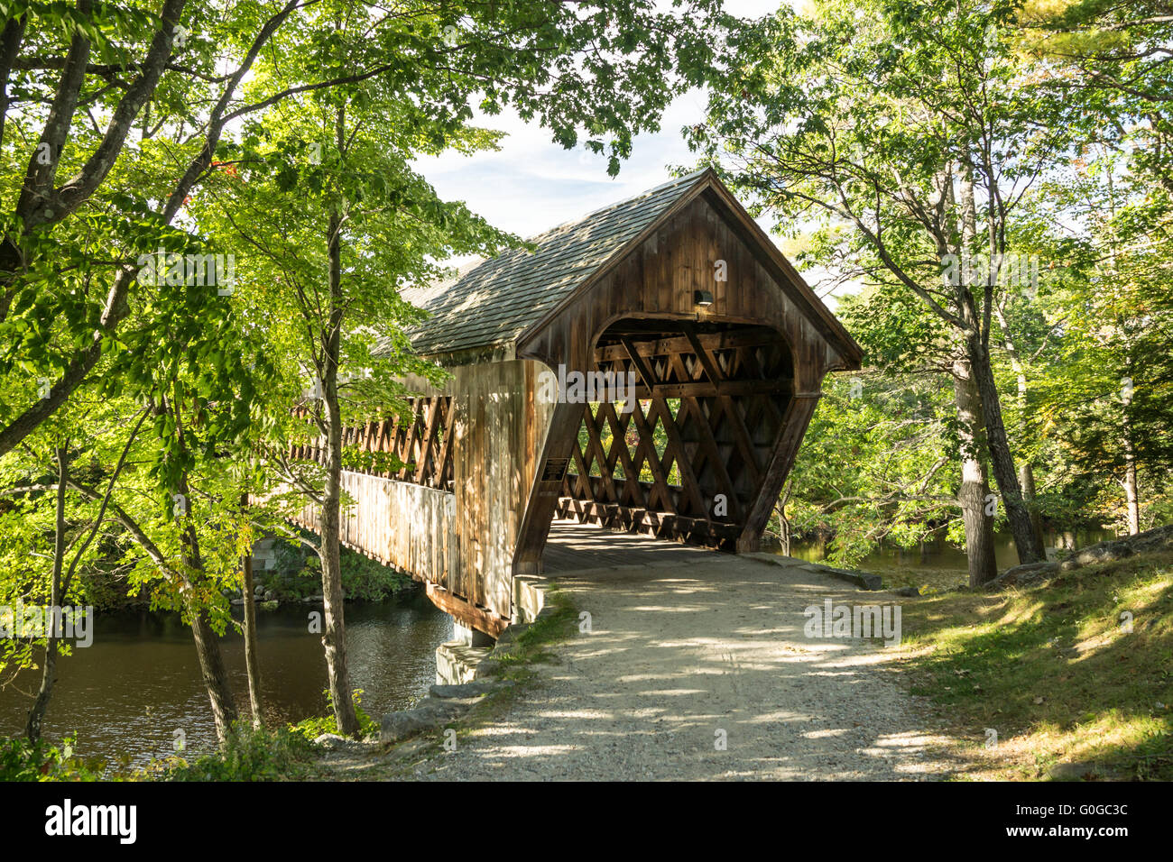 Curved river bridge hi-res stock photography and images - Alamy