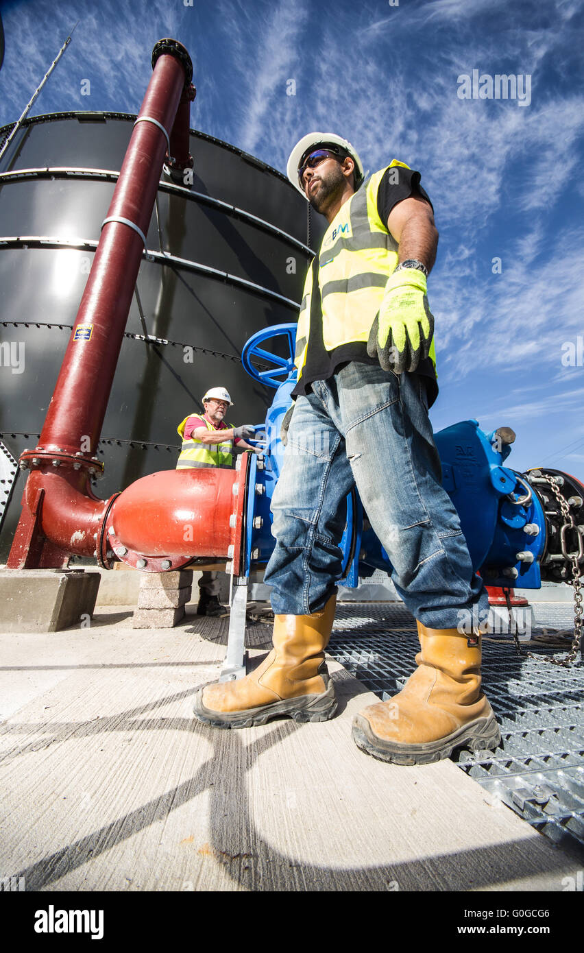 Maintenance work by water hi-res stock photography and images - Alamy