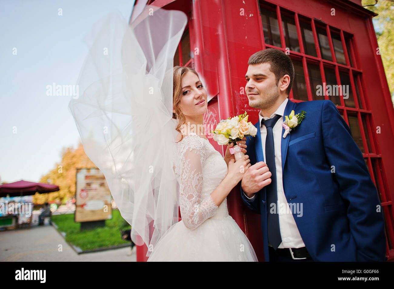 Red call box hi-res stock photography and images - Alamy