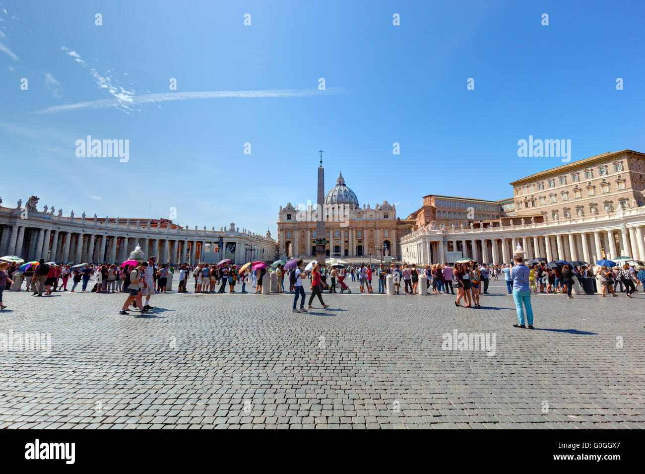 Huge queue hi-res stock photography and images - Alamy