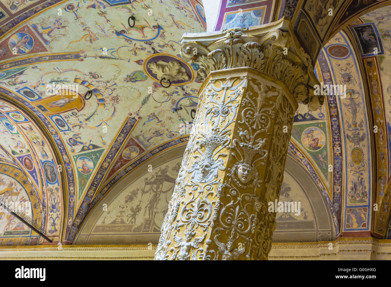 Column decorations hi-res stock photography and images - Alamy